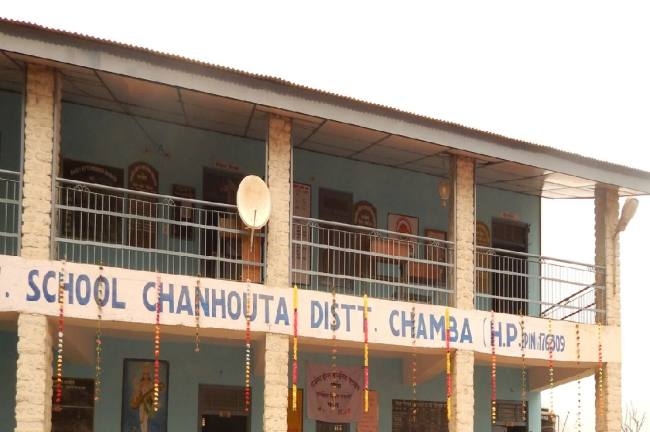 चन्हौता स्कूल में एक साल से स्टाफ अधूरा - less staff in chanauta school
