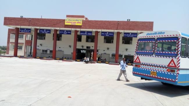 नए बस स्टैंड की सौगात का सच : बसों के पीछे दौड़ते रहे यात्री - The ...