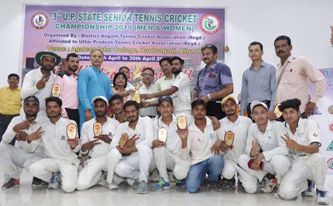 सुल्तानपुर को हराकर अलीगढ़ टीम बनी स्टेट क्रिकेट चैंपियन - State ...