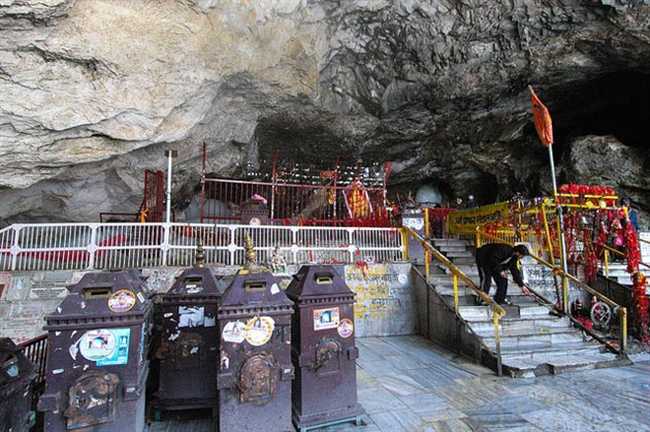 जानें, अमरनाथ के पवित्र गुफा में कैसे होता बर्फ से प्राकृतिक शिवलिंग का ...