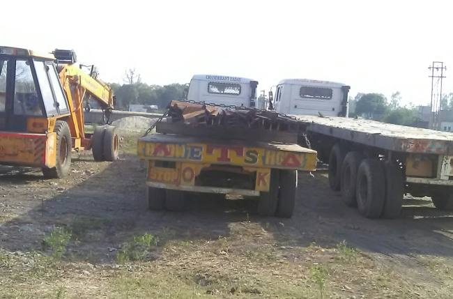 आरपीएफ ने रेल पटरियों से भरा पकड़ा ट्रक - rpf caught thief, railway line