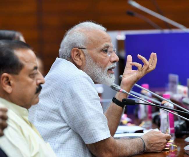 2017 बैच के आईएएस अफसरों से मिले पीएम मोदी दिया काम करने का मंत्र - PM ...