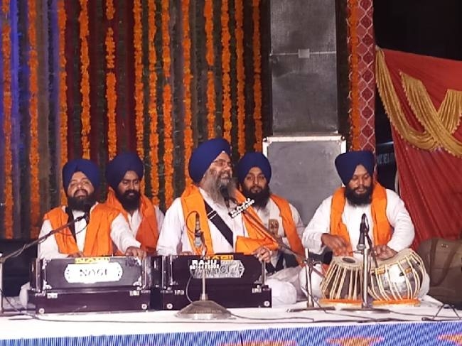 रागी जत्थों ने शबद कीर्तन से संगत को किया निहाल - ragi jatha attrackts ...