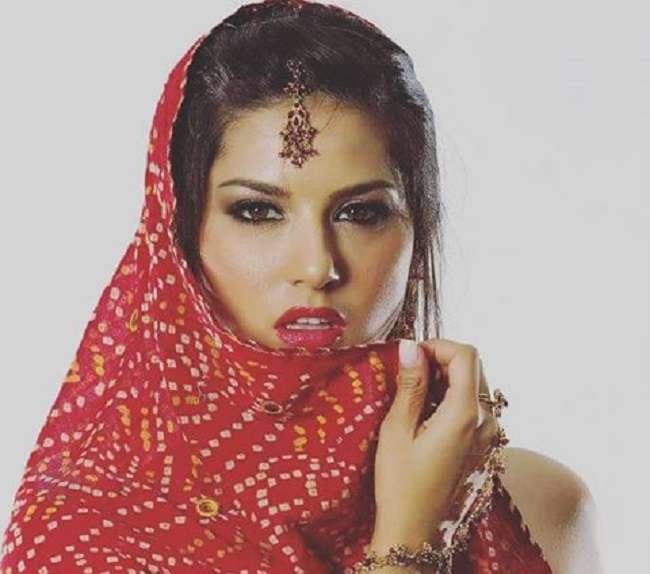 पी एम और सलमान खान को पीछे छोड़ कर सनी लियोनी फिर बनी नंबर वन - sunny ...