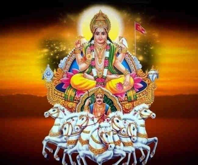 सूर्यदेव की पूजा में इन 5 मंत्रों का पाठ देगा शांति और समृद्धि