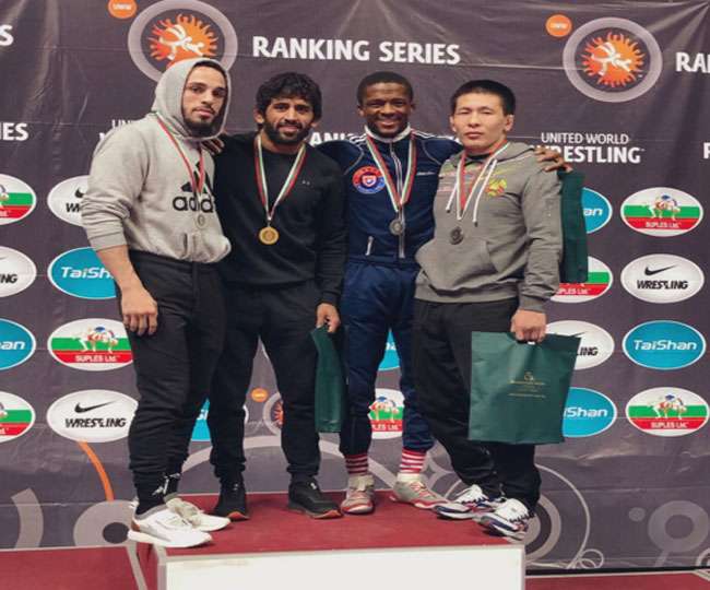 बजरंग पूनिया ने जीता गोल्ड मेडल अभिनंदन को अपना पदक समर्पित किया ...