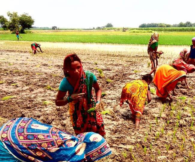 मां की प्रेरणा पाकर बनीं गरीबों की मददगार