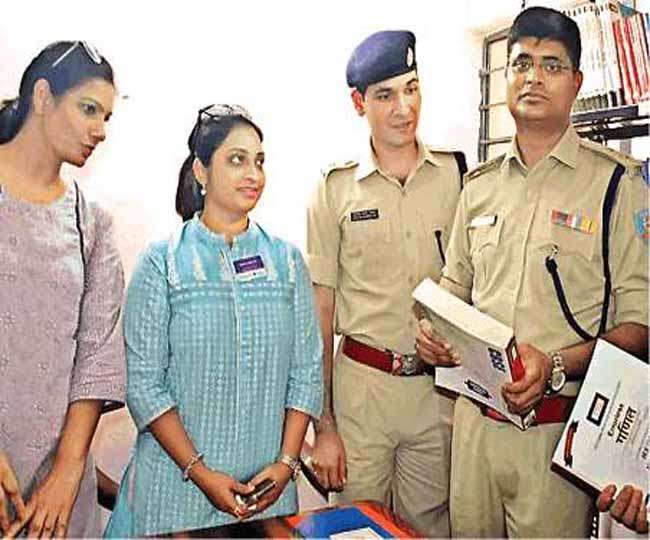लाइब्रेरी खोल शिक्षा का अलख जगा रहे ये आइपीएस अबतक खोल चुके तीन ...