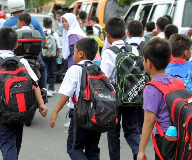 स्कूल जाने वाले बच्चों के लिए भारी बस्तों से निजात पाने के लिए बेहतर ...