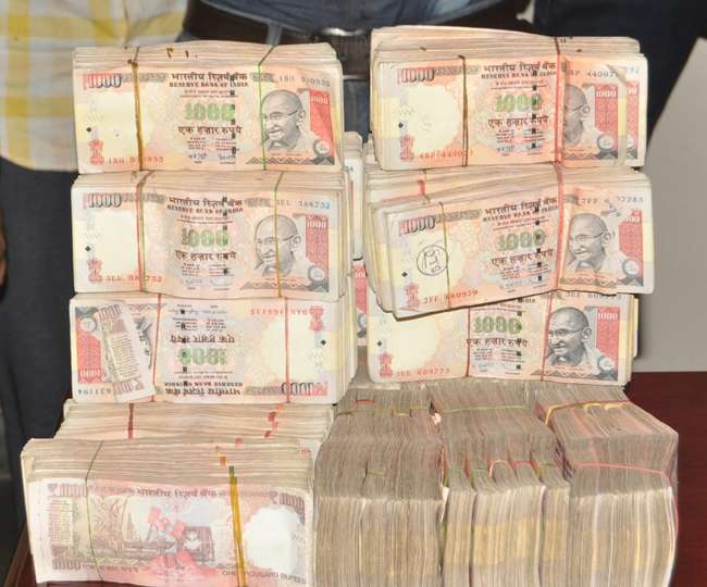 1000 रुपए के एक करोड़ के पुराने नोट के साथ तीन को पकड़ा