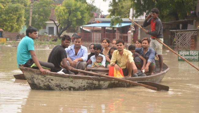 नाकाबिल नौकरशाही और सोती सियासत से कानपुर की 10 लाख जनता बाढ़ की चपेट ...