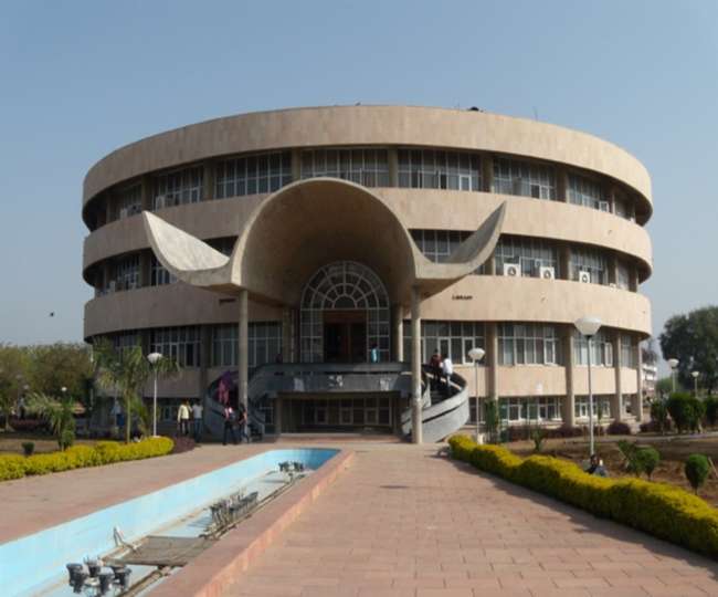 बार-बार फेल हो रहे स्‍टूडेंट्स पर मेहरबान जीजेयू, 10 हजार चुकाने पर ...