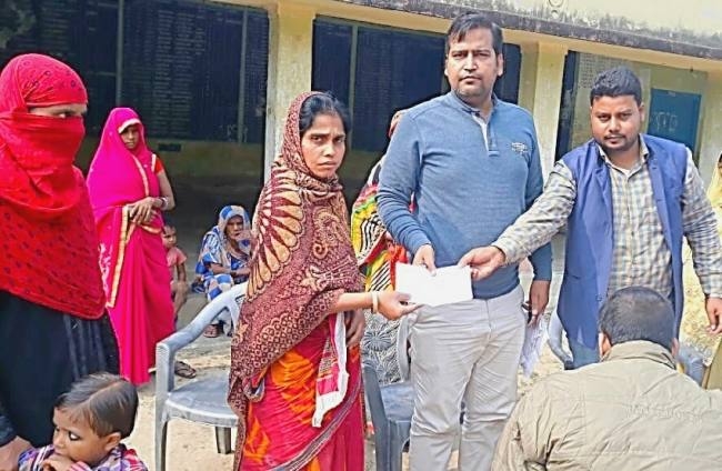 शिविर में 71 लाभुकों के बीच राशन कार्ड वितरित