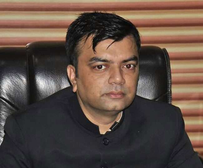 IAS दीपक के पास आय से 20 गुना अधिक संपत्ति, पटना के PM मॉल में भी दो ...