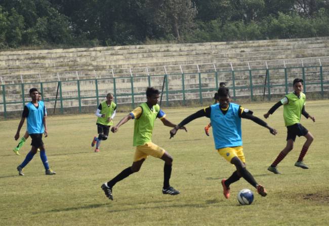 खिलाड़ियों ने किया कौशल का प्रदर्शन - selection camp of sail football ...