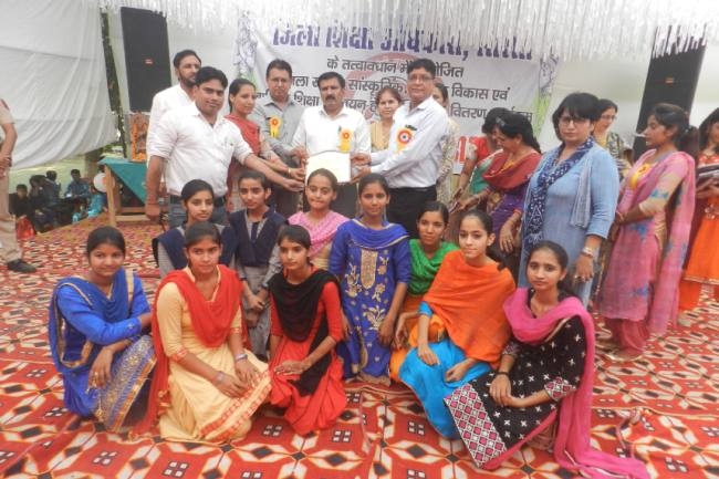 हर क्षेत्र में अपनी प्रतिभा का लोहा मनवा रही महिलाएं : एडीसी - as hdhj