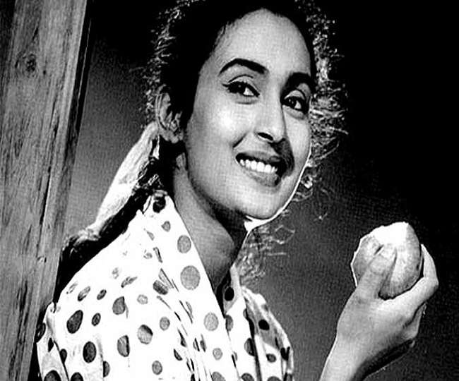 बर्थडे स्पेशल ब्लैक एंड वाइट ब्यूटी! नूतन की इन 5 तस्वीरों को रंगों की ...