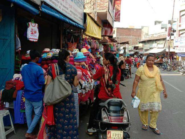 अतिक्रमणकारियों पर मेहरबान निगम के अधिकारी Shahjahanpur News ...