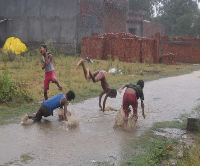 भीषण तपिश के बीच झमाझम बारिश ने पहुंचाया सुकूनकिसानों के भी चेहरे खिले ...