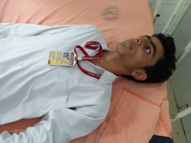 प्राचार्य पर छात्र की पिटाई का आरोप, - head master beating student