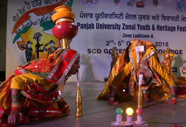 नचदे गबरू पंजाब दे..पर भंगड़ा डालकर दिखाया पंजाबी सभ्याचार - ludhiana ...