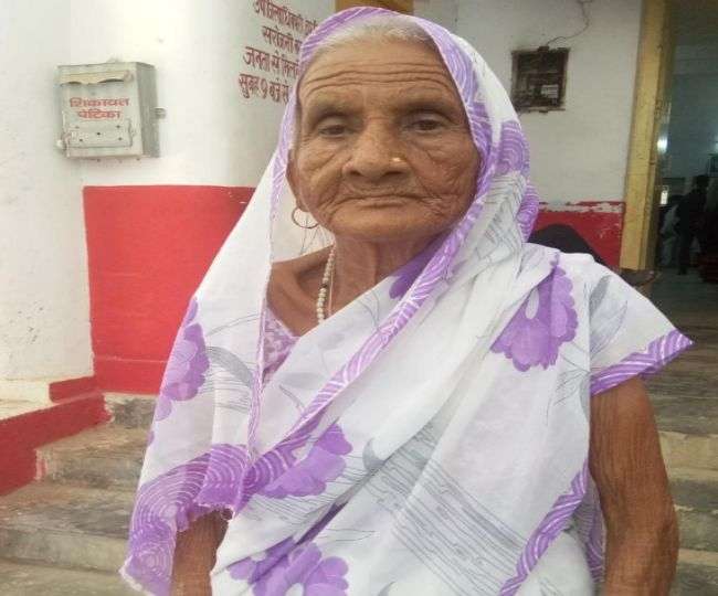 जीवित महिला को मृत बताकर हड़पी लाखों की रकम, फर्जी वसीयत बनाकर किया खेल