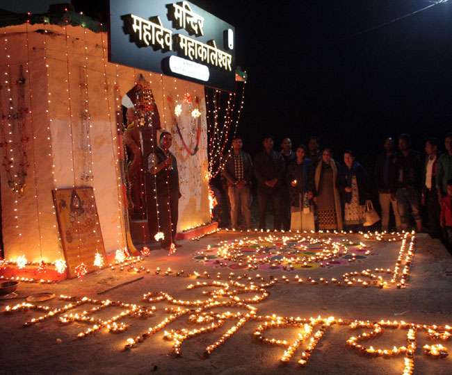 महाकालेश्वर मंदिर में दीपदान से साकार हुआ विहंगम दृश्य