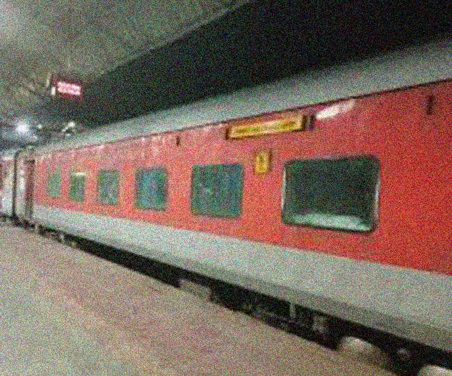 अनियंत्रित रेलः ट्रेन को जाना था लखनऊ और भेजा इलाहाबाद रूट पर