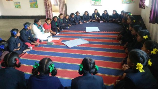 एकलव्य विद्यालय की छात्राओं का निखार रहा व्यक्तित्व