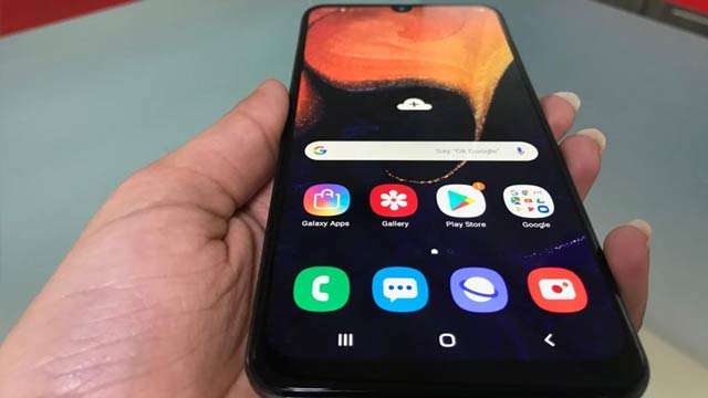 OPPO F11 Pro बनाम Samsung Galaxy A50: जानें फीचर्स के आधार पर कौन है ...