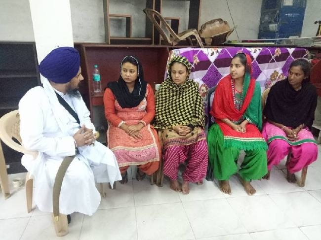 शिलांग में सिखों का हाल जानने पहुंचे जत्थदेार हरप्रीत ¨सह - harpreet ...