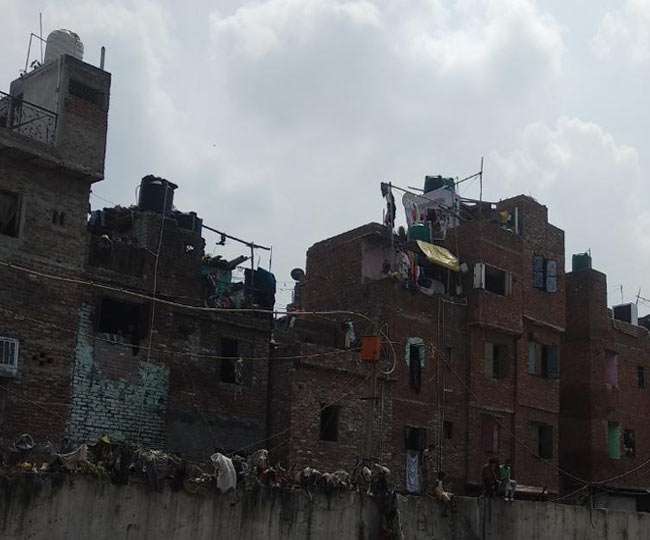 दिल्लीः सीलमपुर ए-ब्लॉक में सिर्फ नाम की झुग्गियां, बन चुकी हैं पांच ...