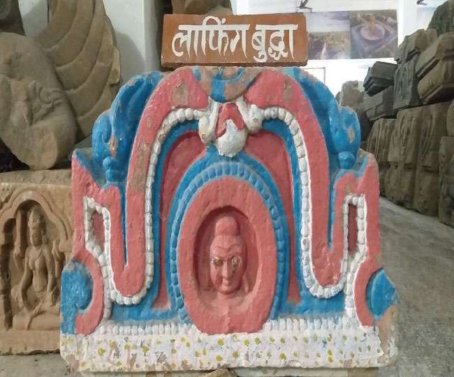 एक हजार साल से मुस्कुरा रही है बुद्ध की यह प्रतिमा - Laughing buddha ...