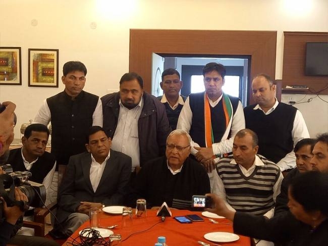 हुड्डा सहित हर कांग्रेसी होगा साइकिल पर, राहुल गांधी का हाथ सिर्फ डा ...