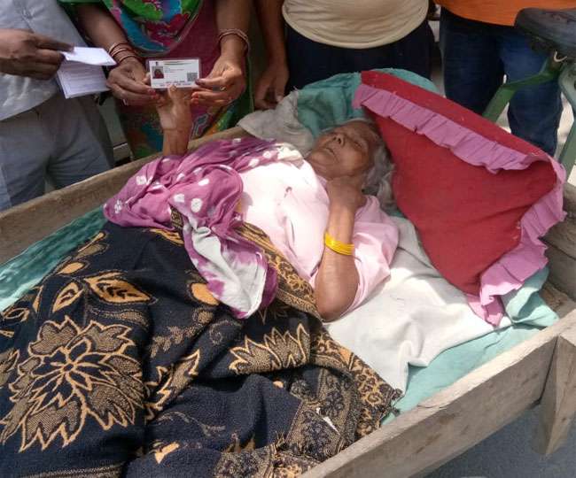 5th Phase Polling Photos: जर्जर शरीर में भी लोकतंत्र की मजबूती का जोश ...