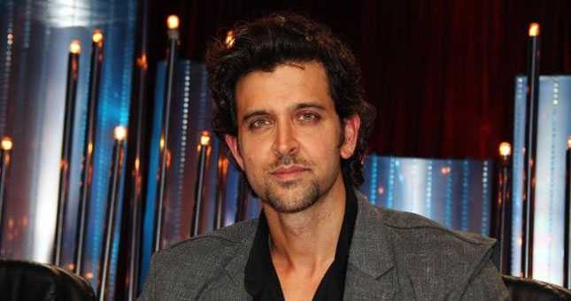 जब रितिक रोशन को एक फैन ने गोद में उठाया!