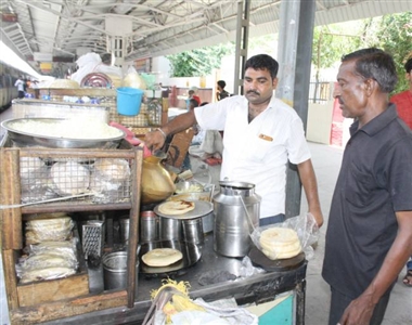 स्टेशन पर फिर गूंजेगी..चाय गरम, गरम चाय