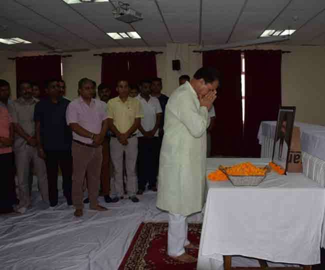 उत्‍तराखंड विधानसभा में स्वर्गीय प्रकाश पंत को दी गई श्रद्धांजलि ...