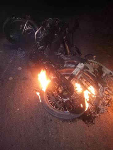 दुर्घटना के बाद वाहन समेत जल गया होमगार्ड का जवान