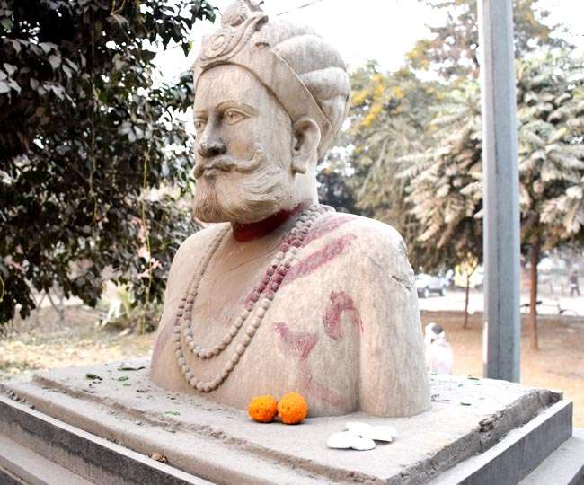 अकबर से इस हिंदू सम्राट हेमू ने लिया था लोहा, अब धरोहर का ये हाल ...