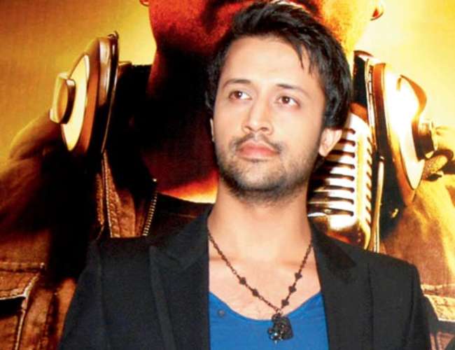 Kashmir को लेकर बाज़ नहीं आ रहे PAK कलाकार, अब Atif Aslam ने छेड़ा राग ...