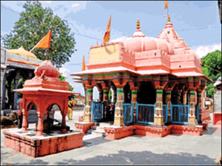 सत्ता प्राप्ति के लिए राजराजेश्वर मंदिर में अनुष्ठान करने पहुंचते हैं ...