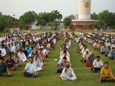 'स्वस्थ तन व मन के लिए योग जरूरी'