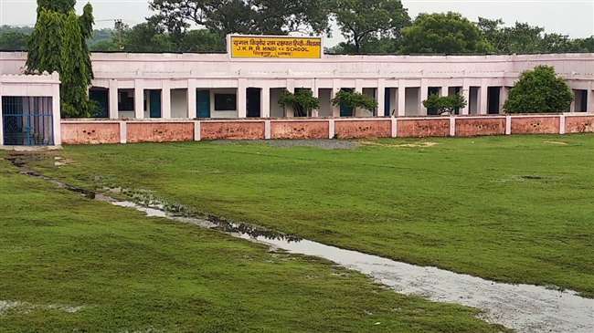 सिर्फ जारी होता जर्जर स्कूल भवनों को तोड़ने का आदेश, नहीं होता अमल ...