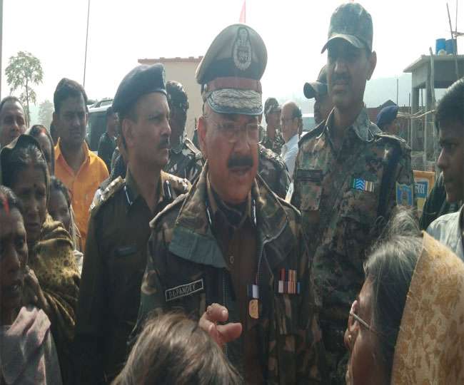 डीजीपी डीके पांडेय ने पलामू के नक्सल प्रभावित पथरा पिकेट में गुजारी रात ...