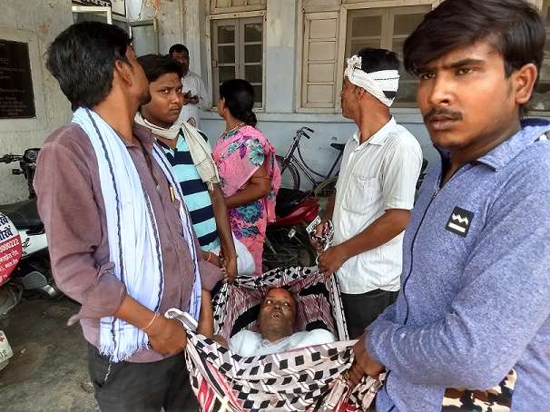 जूनियर डॉक्टरों ने तीमारदारों को दौड़ा-दौड़ा कर पीटा, घंटों मची रही ...