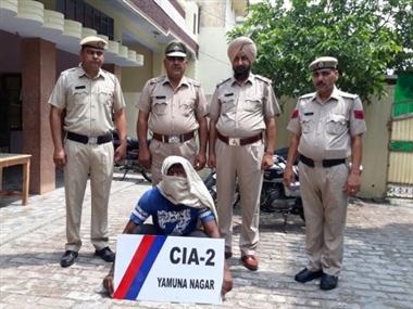 कार से रुपये चुराने वाला राष्ट्रीय गिरोह का सदस्य काबू