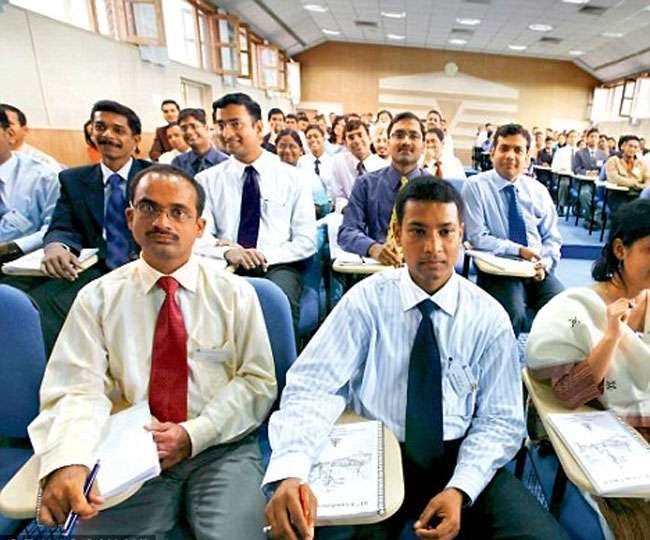 ट्रेनी आइएएस अफसर इस भूमिका को भी कर रहे अदा