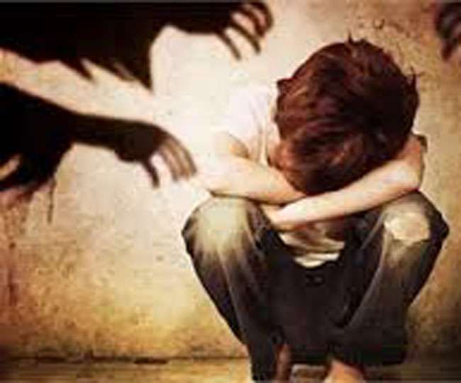 हॉस्टल में सीनियर छात्र ने किया जूनियर से कुकर्म, ऐसे खुला मामला ...