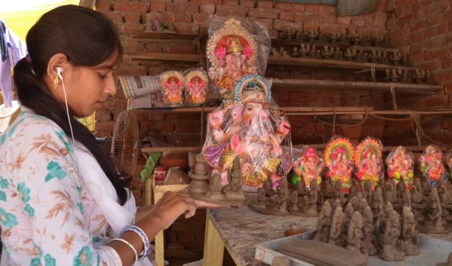 रिद्धि-सिद्धि संग पंडालों और घरों में पधारेंगे विघ्नहरण - festival in ...